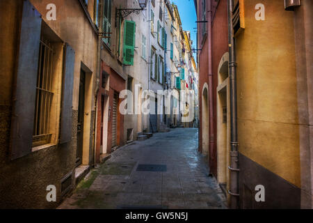 narrow alleyway of Old Town of Nice Stock Photo - Alamy