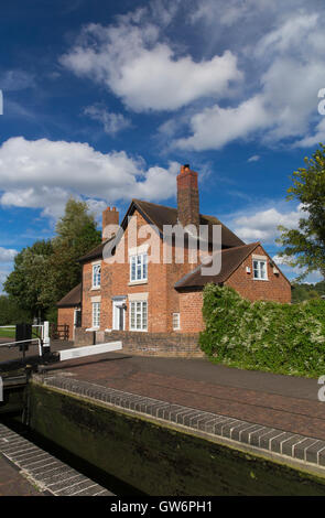 Bratch Locks Keepers House Staffordshire and Worcestershire Canal ...