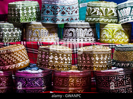 Kumma, kumma, and more kumma (Omani cap) means that almost only Stock ...