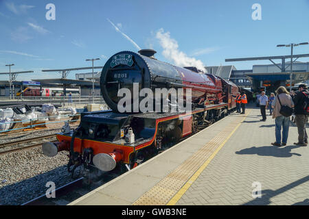 LMS Princess Royal Class 6201 Princess Elizabeth in steam Stock Photo ...