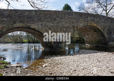 Bridge over the River Exe, Exebridge, a village on the border of Devon ...