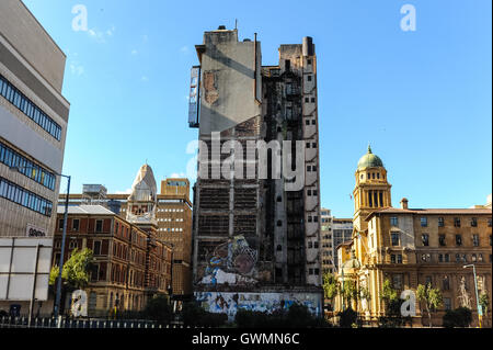 JOHANNESBURG THE LARGEST CITY IN SOUTH AFRICA AND THE THRIVING CENTRE ...