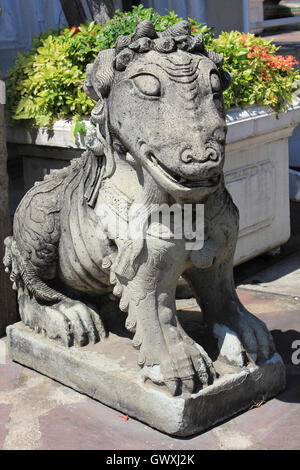 Chinese Guardian Statues at Temple of Wat Pho, Bangkok Stock Photo - Alamy