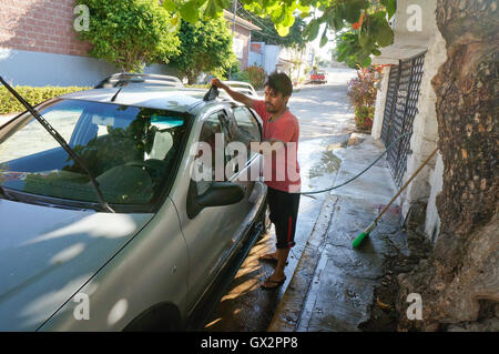 Mexican man washing car in Acapulco, Mexico Stock Photo - Alamy