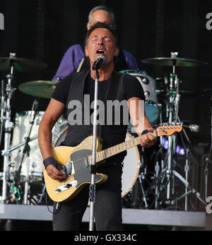 Bruce Springsteen performs live at The Hague, Netherlands Featuring ...