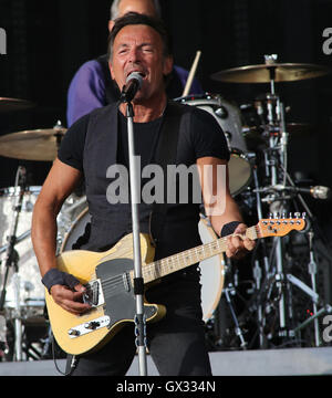 Bruce Springsteen performs live at The Hague, Netherlands Featuring ...