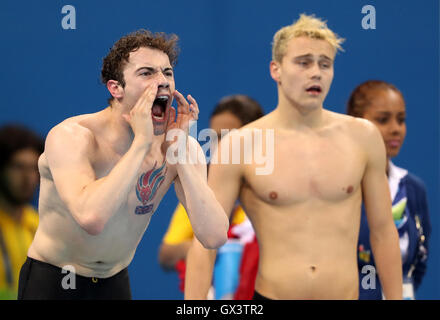 Great Britian's Josef Craig (left) and Oliver Hynd shout encouragement ...
