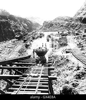 The Gaillard Cut in the Panama Canal crosses the Continental Divide and ...