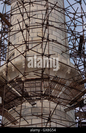 Scaffolding at a construction site (Taj Mahal reconstruction Stock ...