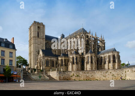 The nave of St.-Julien du Mans Cathedral, Le Mans, Sarthe, Pays de la ...