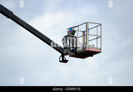 Firefighter working with hydraulic rescue equipment, final fire Stock ...