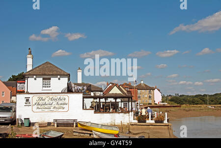 Rowhedge, Essex, The Anchor Pub by the River Colne, England Stock Photo ...