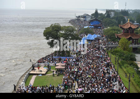 People watch the tidal bore on the coastal river la Sélune, Pontaubault ...