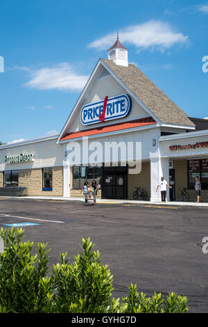 PriceRite Supermarket Chain Store, MA, USA Stock Photo - Alamy