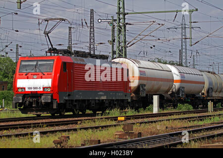 DB (German Rail) cargo train using flatbed wagons built by Transwagon ...