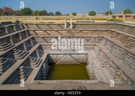 Ancient stepped water tank in front of the Sun Temple at Modhera ...