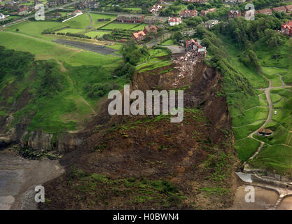 The collapse of the Holbeck Hall Hotel on the South Cliff in ...