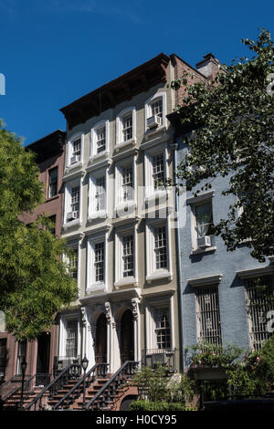 Townhouses in the Chelsea neighborhood of NYC Stock Photo - Alamy