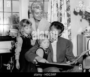 Bruce Forsyth Entertainer TV Presenter dancing with the Aleta Morrison ...