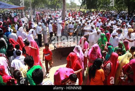 Members of the Bishnoi community a socio-religious group pay tributes ...
