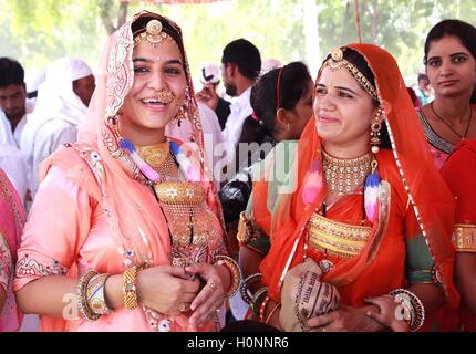 Members of the Bishnoi community a socio-religious group pay tributes ...