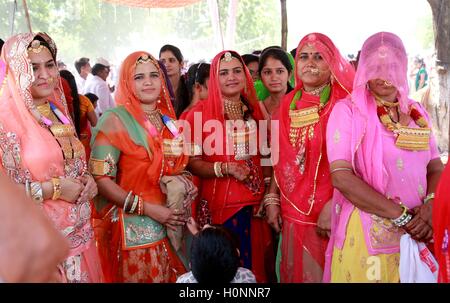 Members of the Bishnoi community a socio-religious group pay tributes ...