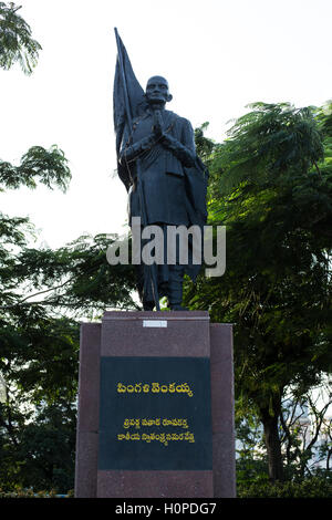 Tankbund Statues on Tank Bund Road in Hyderabad,India Stock Photo - Alamy