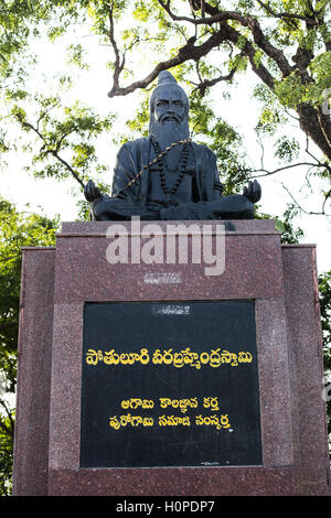 Tankbund Statues on Tank Bund Road in Hyderabad,India Stock Photo - Alamy