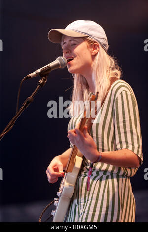 Amber Arcades (Annelotte de Graaf) performing with her band, on the NTS ...
