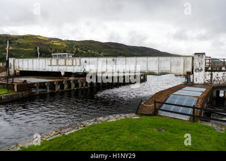 Aberchalder Swing Bridge over the Caledonian Canal, Invergarry ...