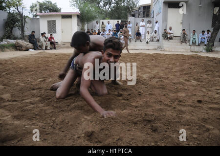 Rawalpindi, Pakistan. 23rd Sep, 2016. Pakistani traditional wrestlers ...