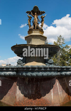 Statue on top of water fountain in the Horse Market, Kettering ...
