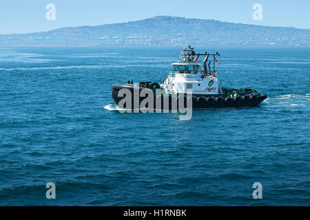 The Foss Maritime Services Tractor Tug, Campbell Foss, Leaving Long ...