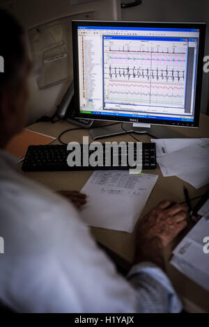 Polygraph report showing sleep apnea Stock Photo - Alamy