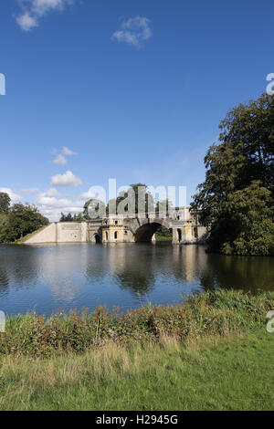 Vanbrugh's Grand Bridge at Blemheim Palace, Oxfordshire Stock Photo - Alamy