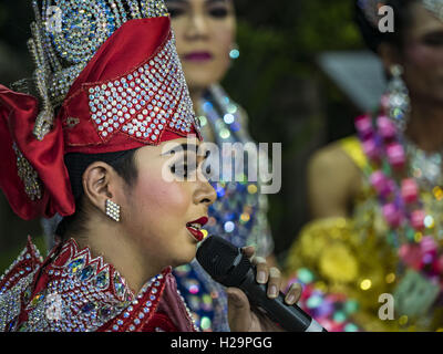 Bangkok, Bangkok, Thailand. 25th Sep, 2016. Likay performers put on ...