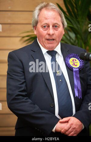 UKIP's Dave Fowler speaks after losing the Buckingham constituency in ...