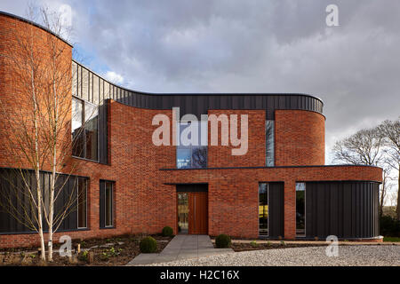 Front elevation with entrance and large curved brick facade. Incurvo ...