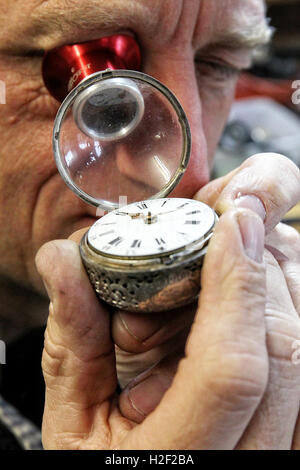 Witney, Oxfordshire, UK. 27th October, 2016. Clock repairer Steve ...