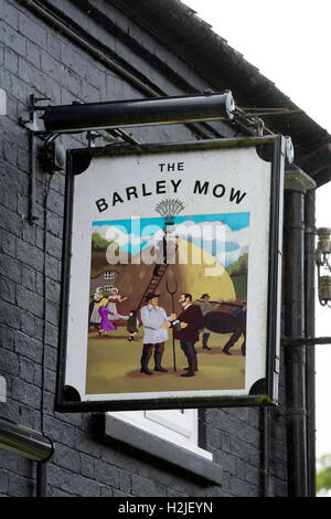 The Barley Mow pub, Newbold on Avon, Warwickshire, England, UK Stock ...
