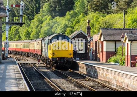 37264 arriving at Levisham with the last train of the day from Whitby ...