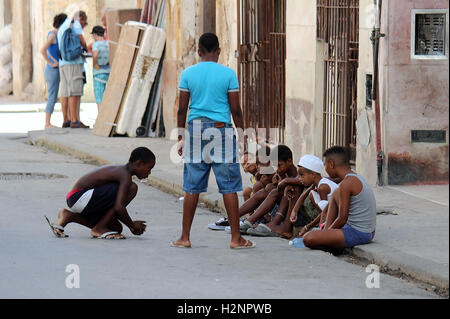 Cuban kids playing simple games Stock Photo - Alamy