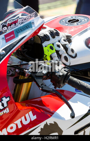 Melbourne, Australia. 02nd Oct, 2016. YMI Superbike Race 1 at the YMF ...