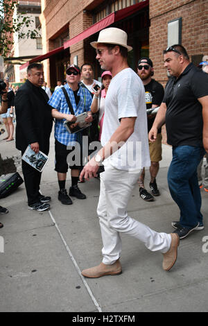 Brad Pitt poses for selfies with fans while out and about in Manhattan ...