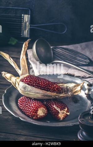 Fresh corn on cobs on a rustic wooden table Stock Photo - Alamy