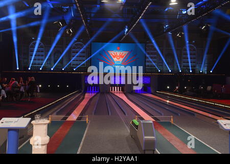 German RTL2 Live TV show 'Der grosse RTL2 Promi-Kegelabend' at Kegel ...