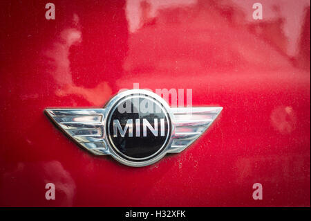 Classic Mini Car Logo Badge, England Stock Photo - Alamy