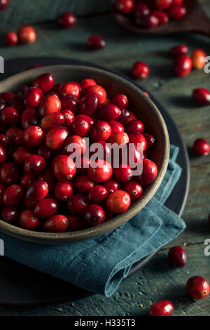 Ripe red berries of cranberries in large quantities Stock Photo - Alamy
