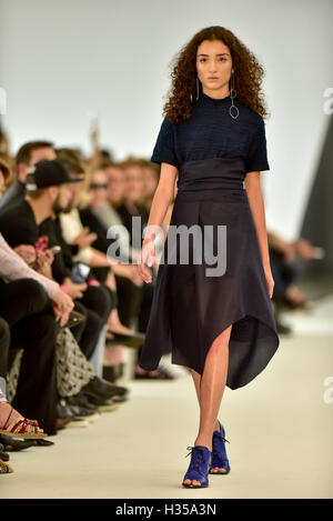 Belo Horizonte, Brazil. 5th October, 2016. designer fashion show Faven ...