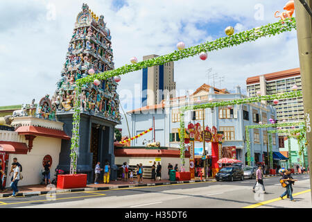 Masjid Jamae (Chulia) Mosque in South Bridge Road, Chinatown, Singapore ...